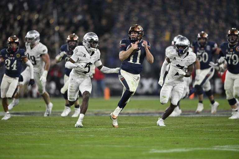 Army football can't hold second-half lead, loses to Navy by a point