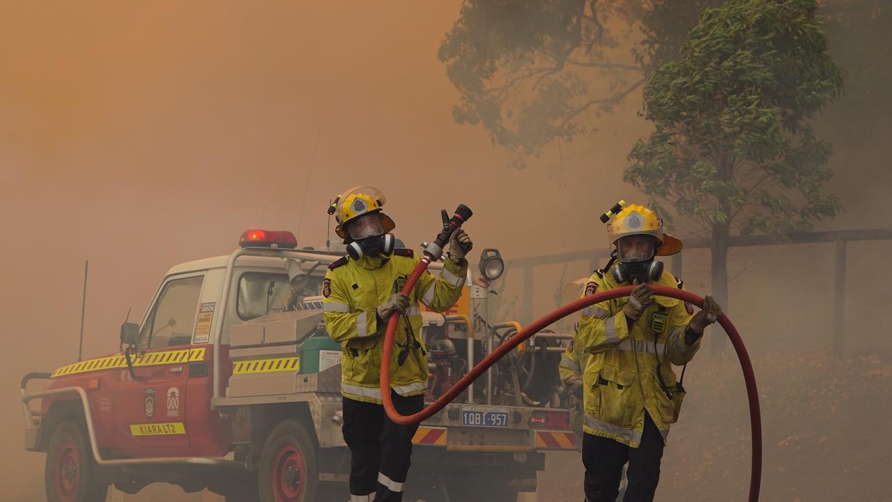 'Leave now': Homes under threat as fires rage