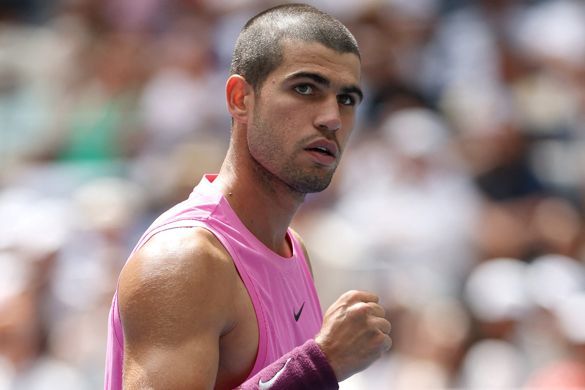 2025 US Open: Alcaraz surges into fourth round as Raducanu crashes out