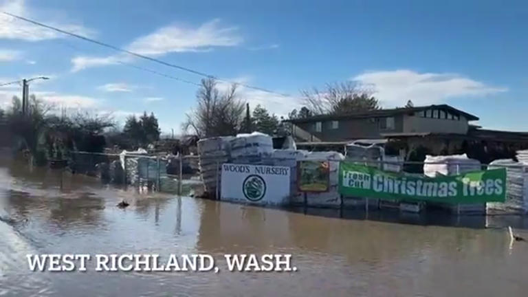 Worst flood in 30 years. Van Giesen is underwater, closed into W. Richland