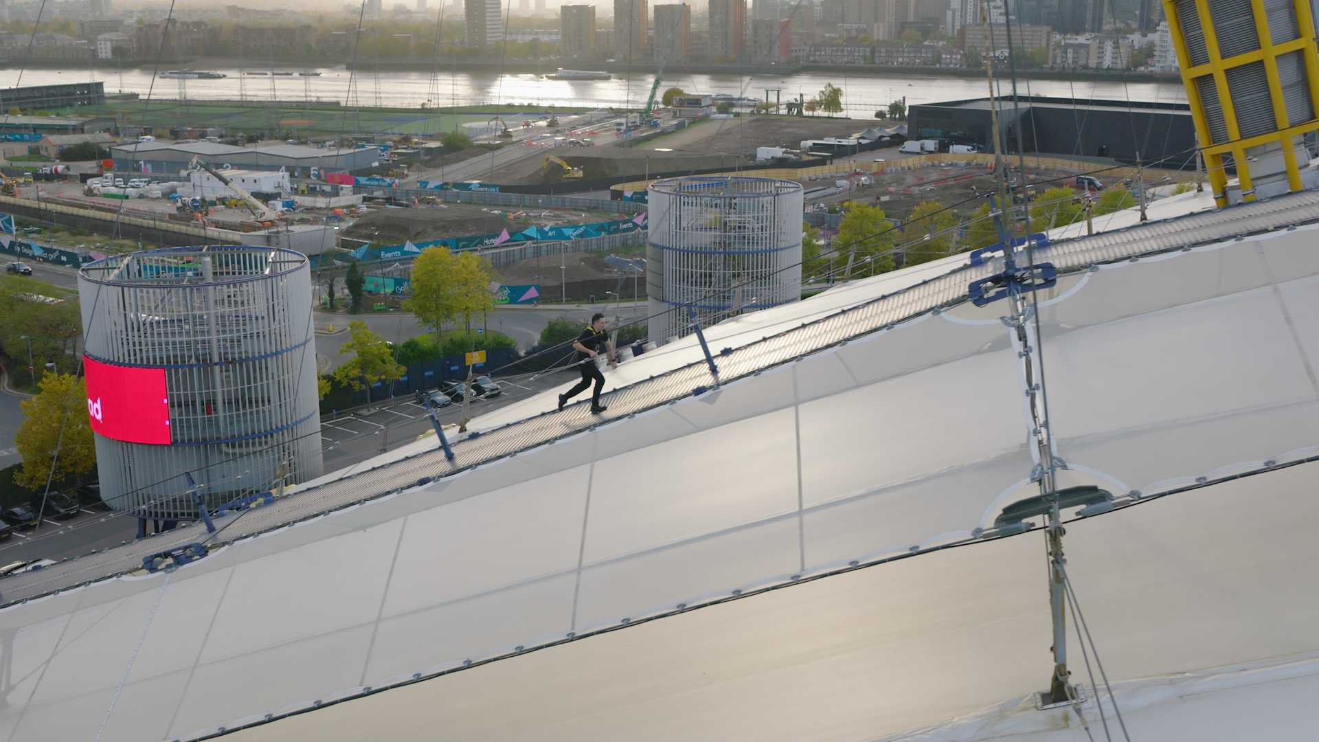 Fastest time to climb and descend the O2 4 minutes 40.79 seconds by ...