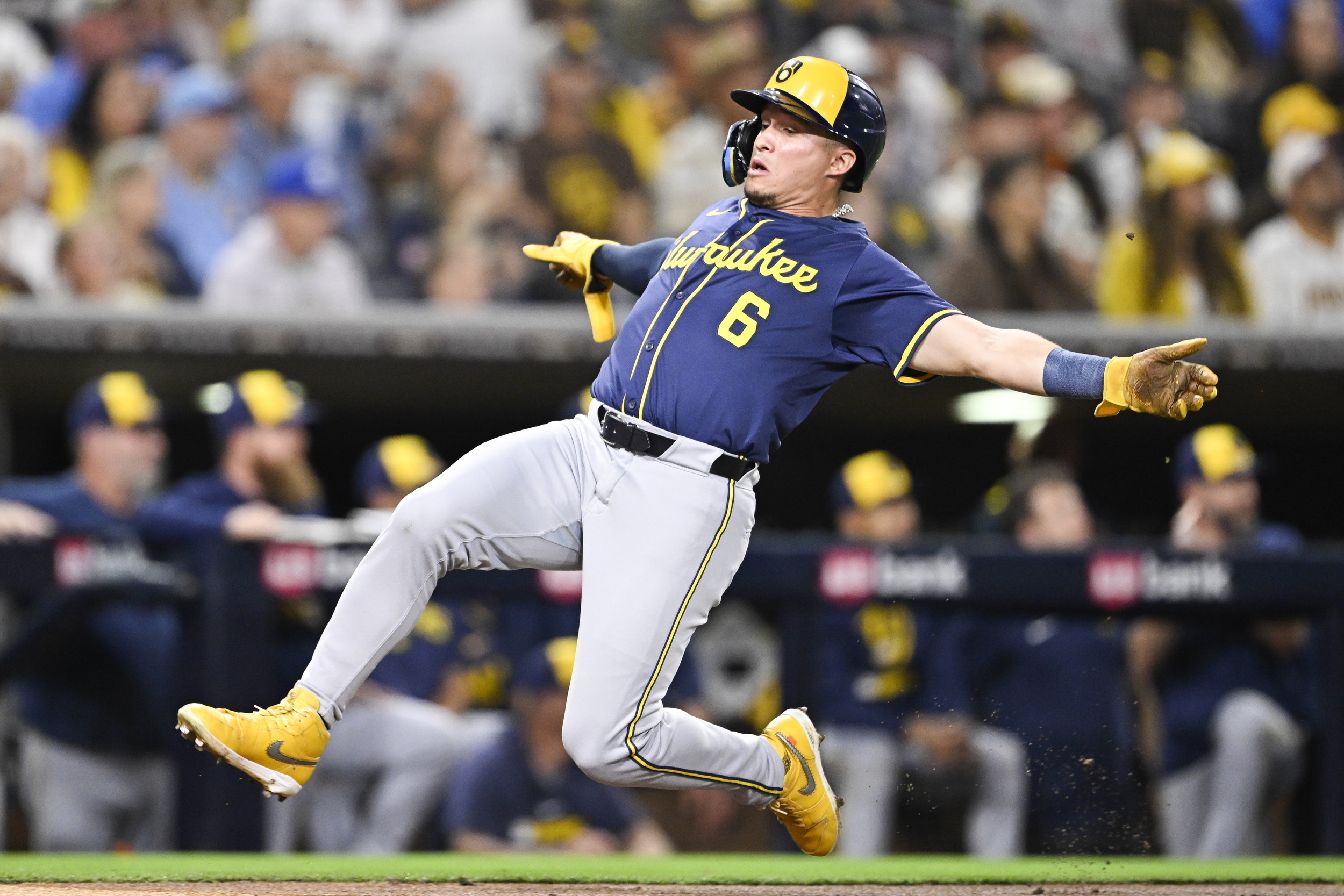 Brewers to trade Isaac Collins to Royals for Angel Zerpa
