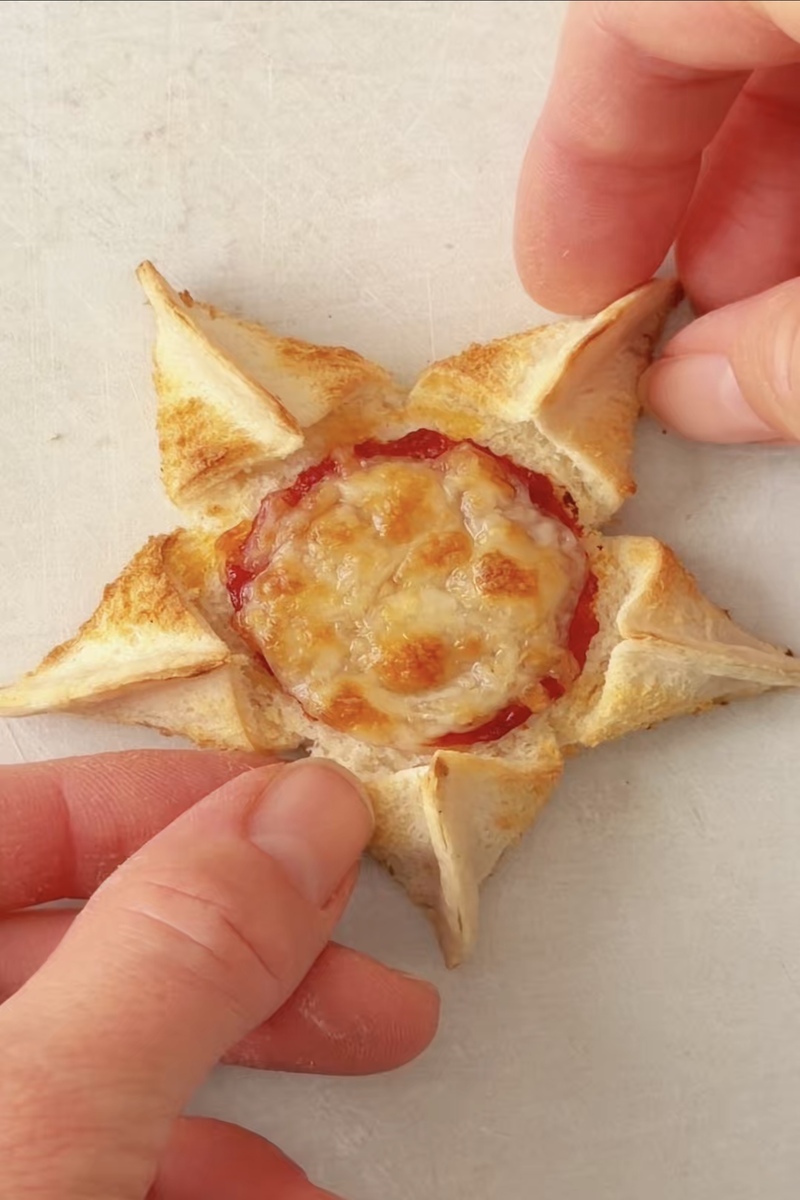 Pizza toast stars