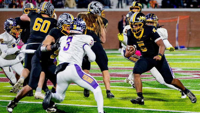 Tarboro runs away from Murphy football in NCHSAA state title game