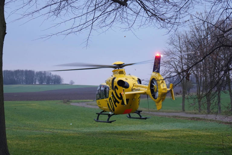 Schwerer Unfall auf der B87: Kleinbus überschlägt sich und bleibt im ...