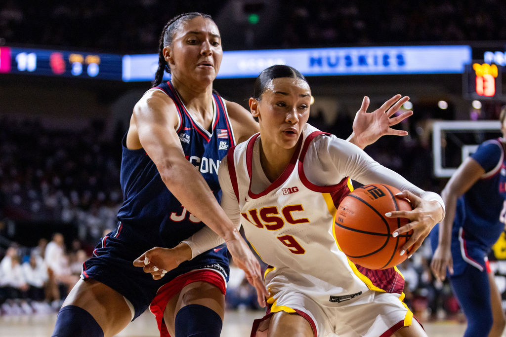Azzi Fudd leads No. 1 UConn's 79-51 rout of 16th-ranked USC with JuJu ...