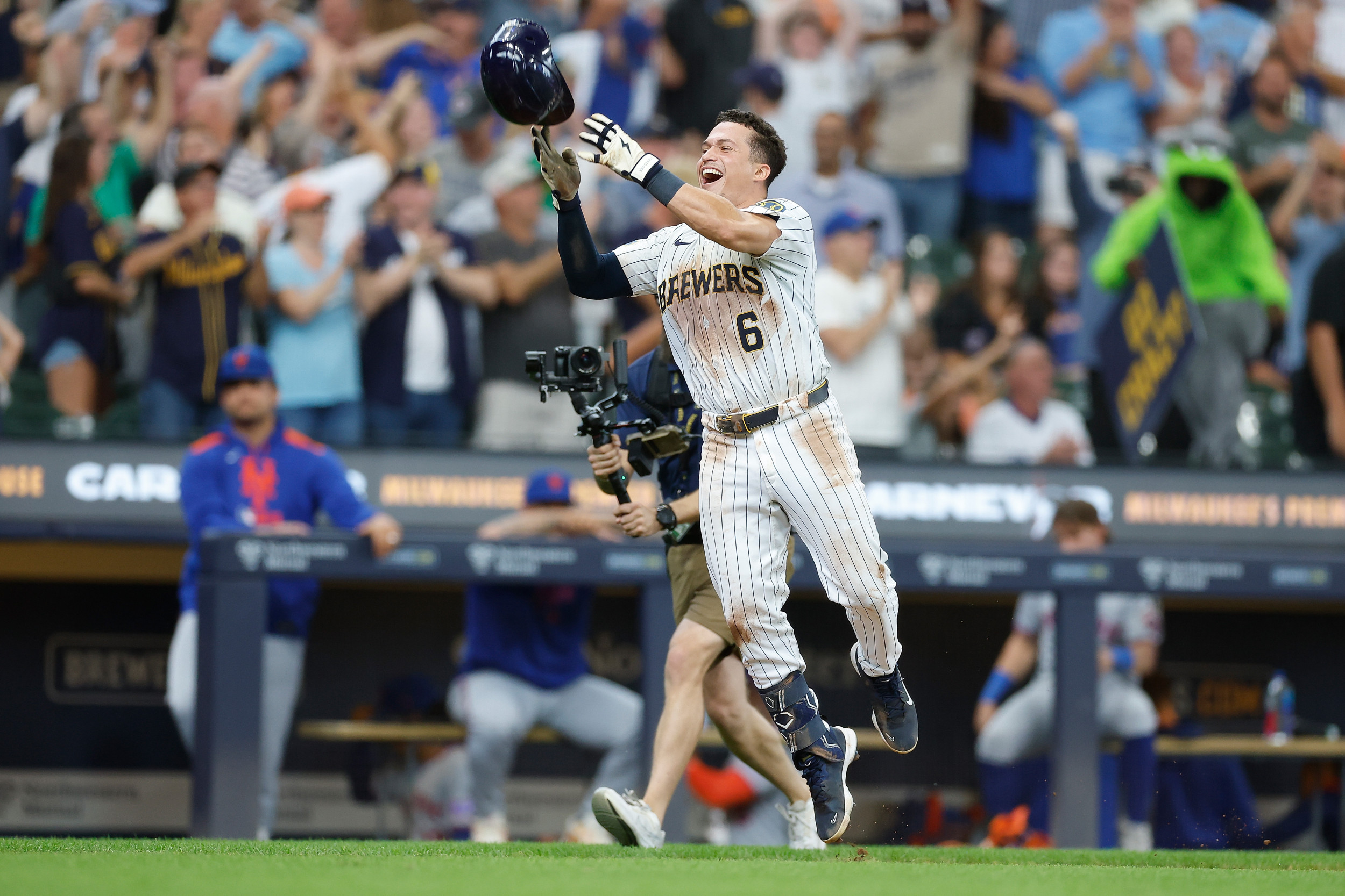 MLB offseason tracker: Brewers, Royals agree to 3-player trade