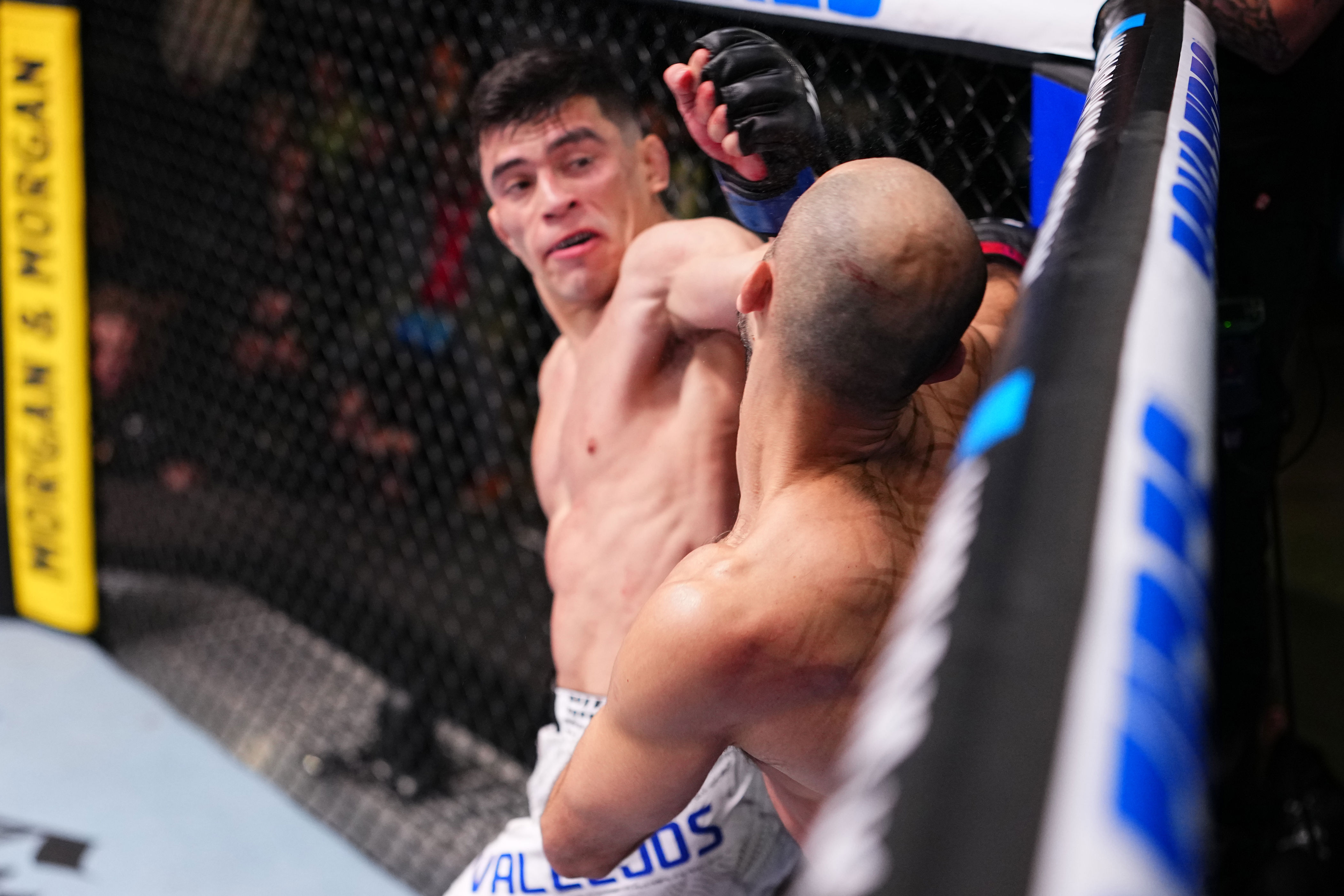 UFC Vegas 112 video: Kevin Vallejos drops Giga Chikadze with spinning ...