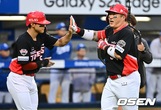 KBO 폭격, 역대급 매출 안겨주고 1억→5억 연봉... '단 30G 출전' 천재타자, 삭감폭도 특별케이스일까