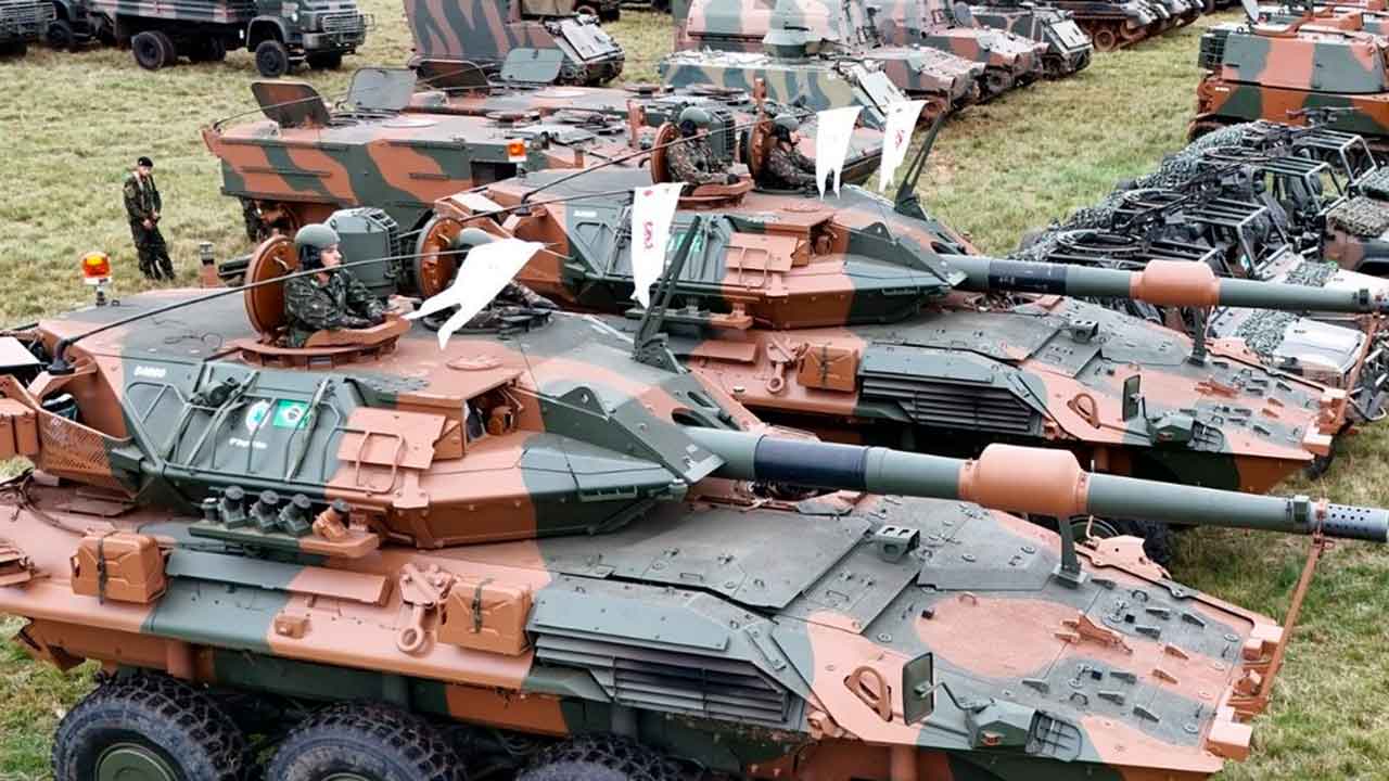 Den brasilianske hær indleder øvelser med de nye pansrede køretøjer ...