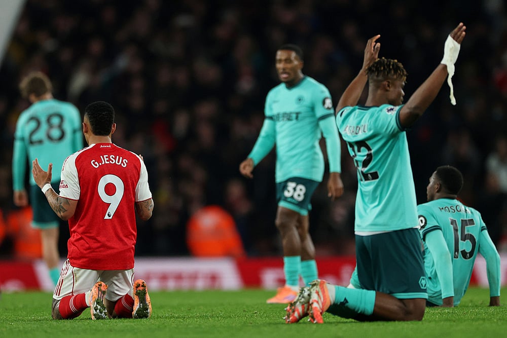 English Premier League: Arsenal escape Emirates with freak 2-1 win ...