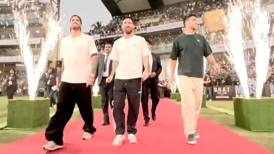 Lionel Messi India visit updates: Tendulkar gifts signed India jersey ...