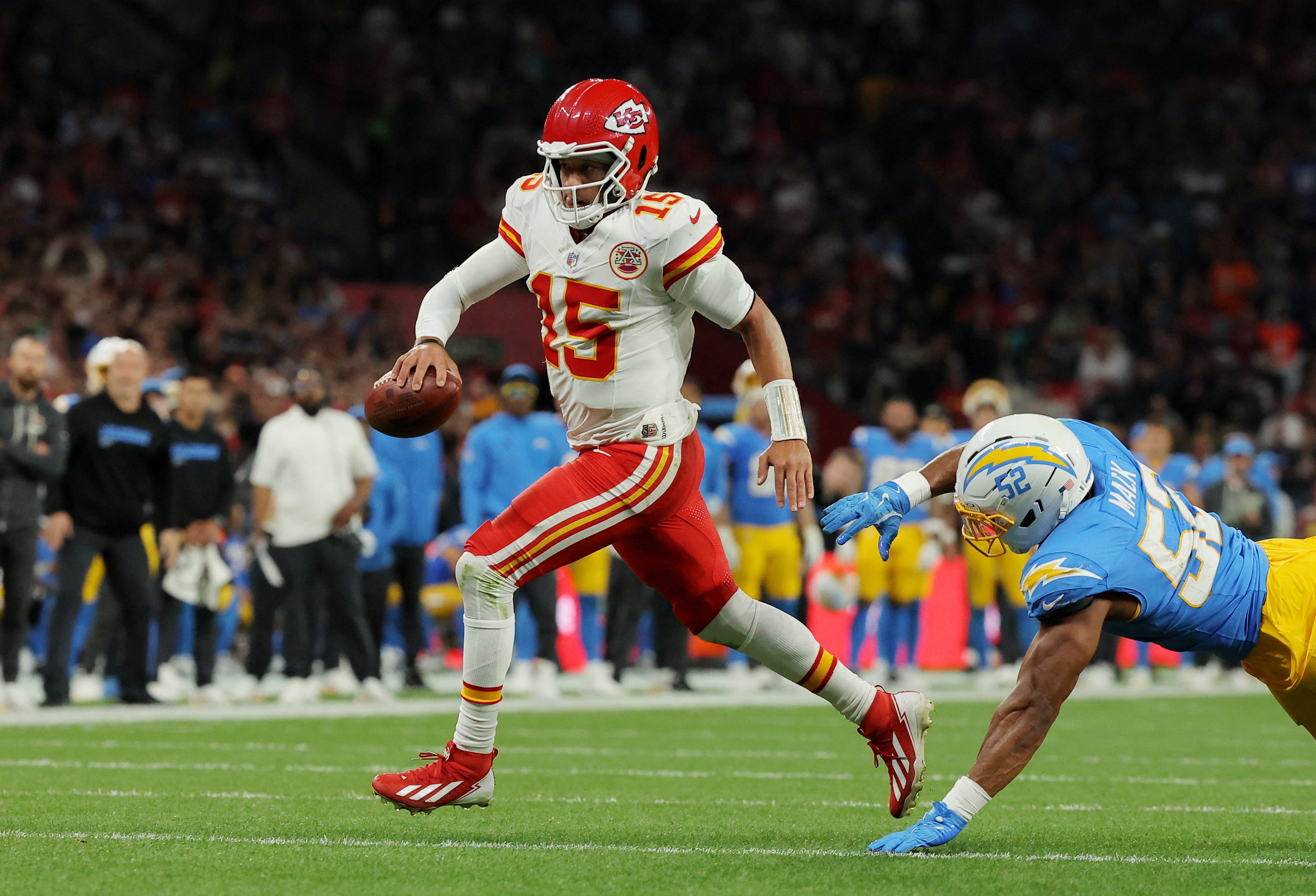 Will Patrick Mahomes play today? Injury news for Chiefs QB in Week 15