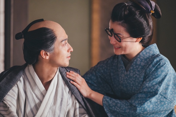橋本愛、横浜流星“蔦重”の妻・ていを演じ切った思い「最後に笑って、気持ちや想いを全て伝えようと…」＜大河べらぼう＞