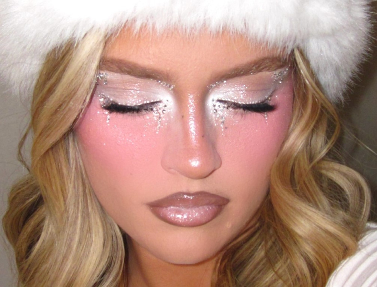 Snowflake shadow: Το frosty makeup look που υιοθετούμε στις γιορτές