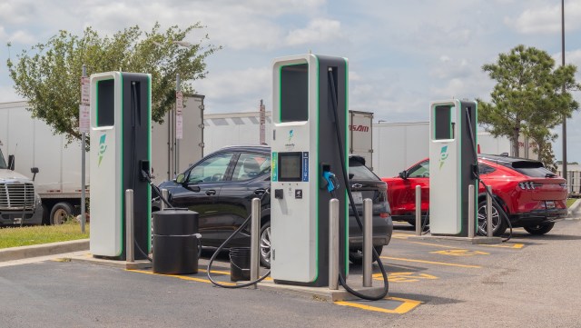 US achieves major EV-charging milestone despite fleeting incentives ...