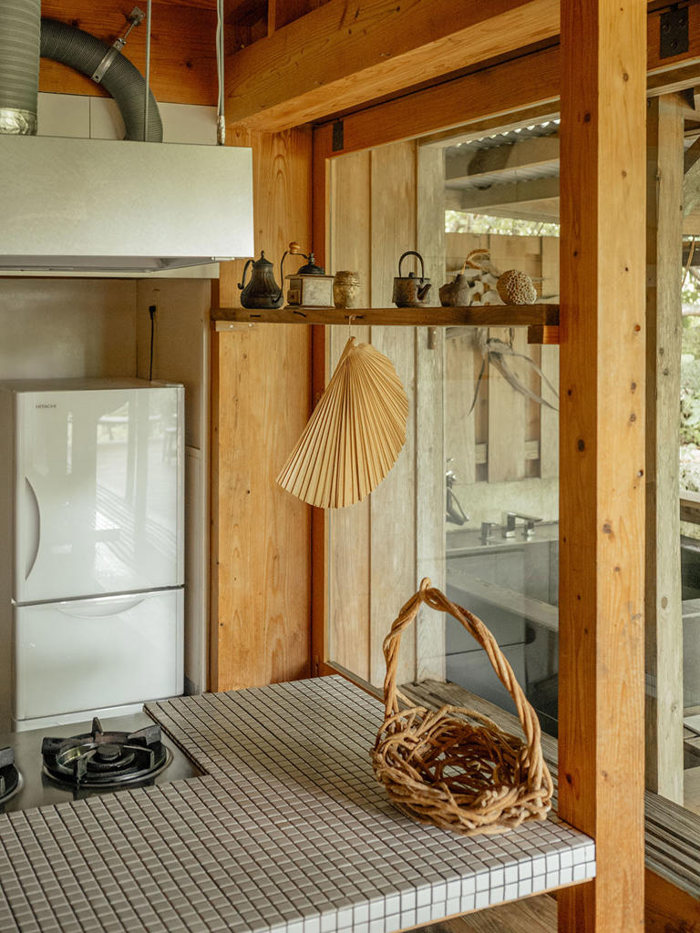 Behind the design of two siblings’ side-by-side cedar cabins in Japan