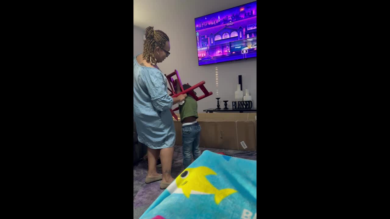 Child gets head stuck in chair at home in Alabama, US