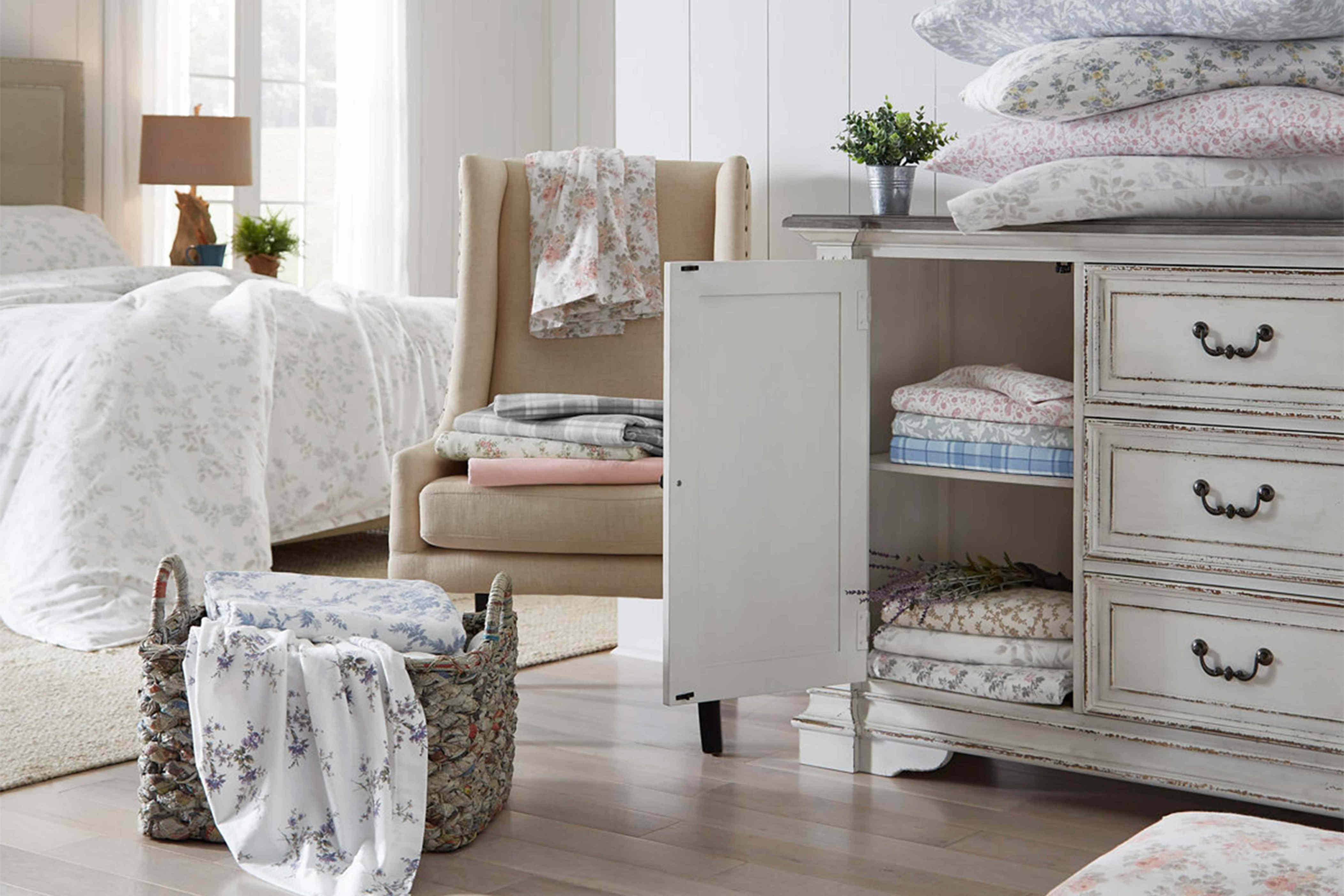 Wayfair quietly dropped thousands of December closeout deals on patio ...