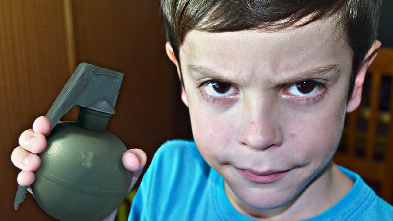 Esto pasa cuando mi hermanito usa una granada ( ͡° ͜ʖ ͡°)