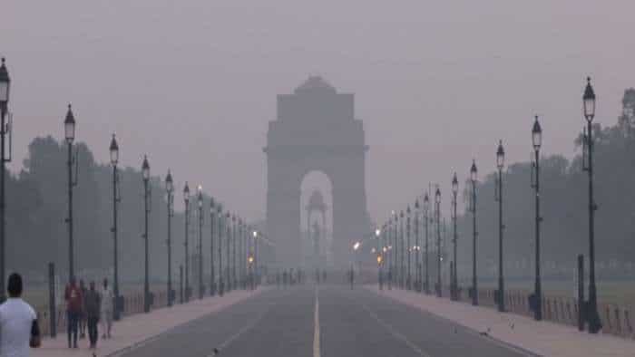 Delhi AQI update: Capital chokes as air quality touches 497; residents ...