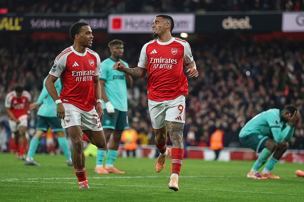 English Premier League: Arsenal escape Emirates with freak 2-1 win ...