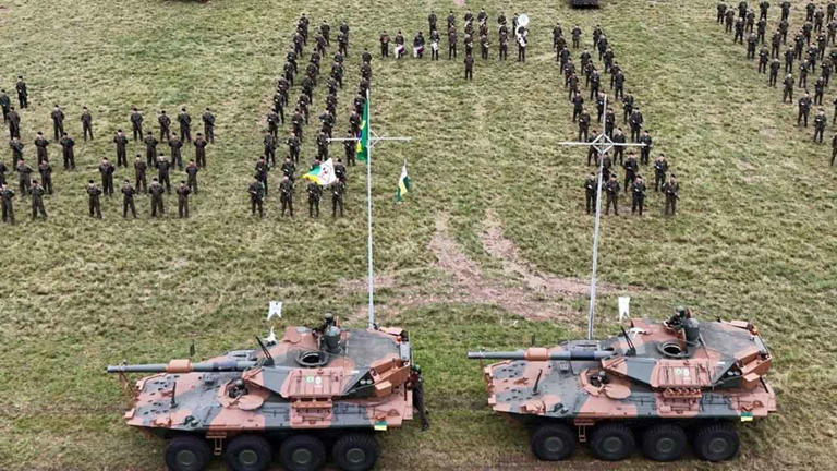 Angkatan Darat Brasil memulai latihan dengan kendaraan lapis baja baru ...