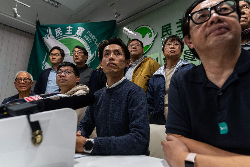 Hong Kong's biggest pro-democracy party votes to disband after more ...