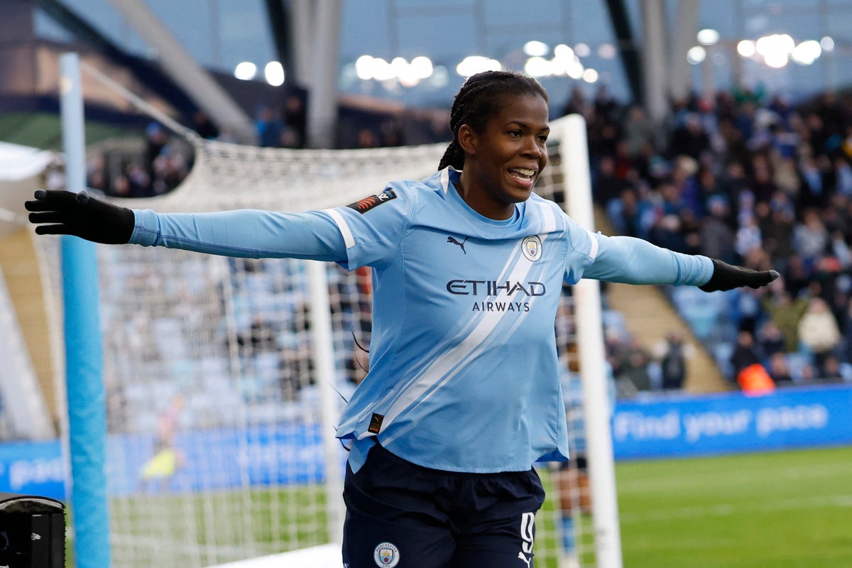 Shaw scores four as Manchester City maintain WSL advantage
