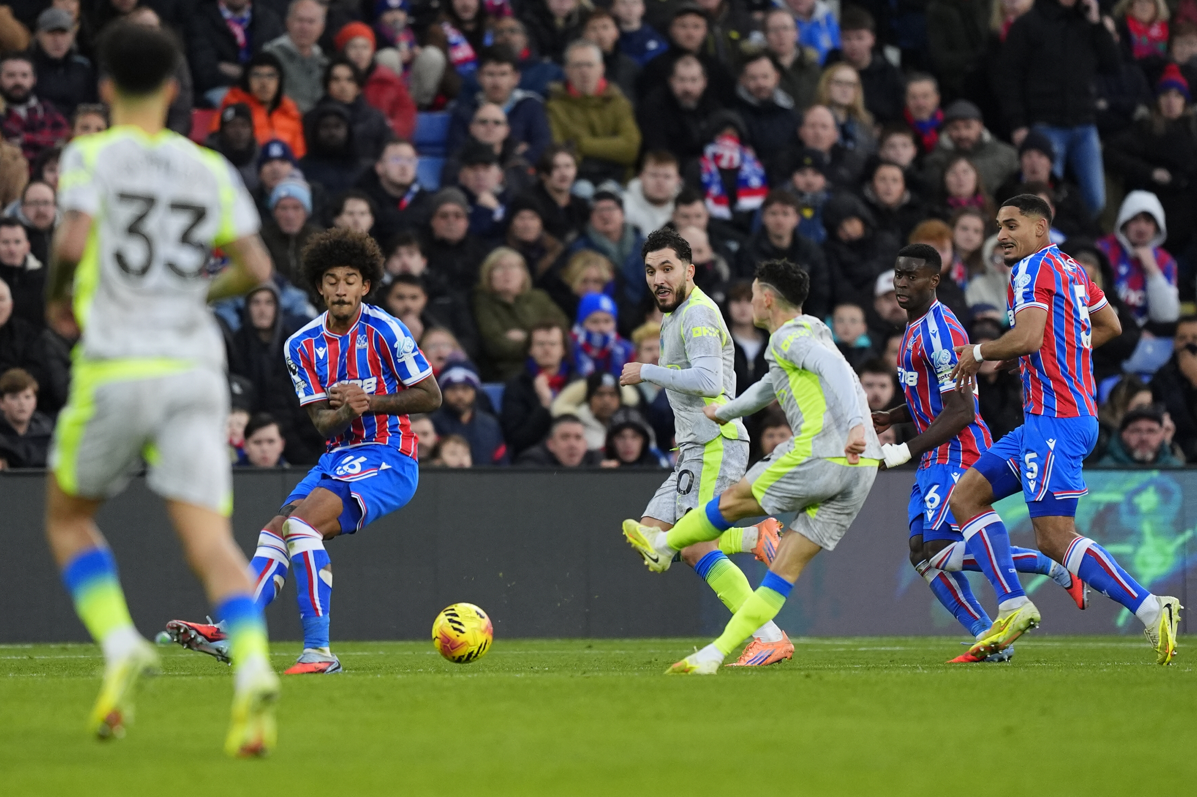 Erling Haaland scores twice as Manchester City close within two of Arsenal