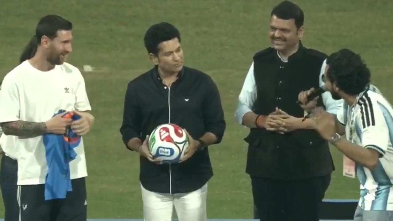Lionel Messi meets Sachin Tendulkar, Devendra Fadnavis at Wankhede Stadium