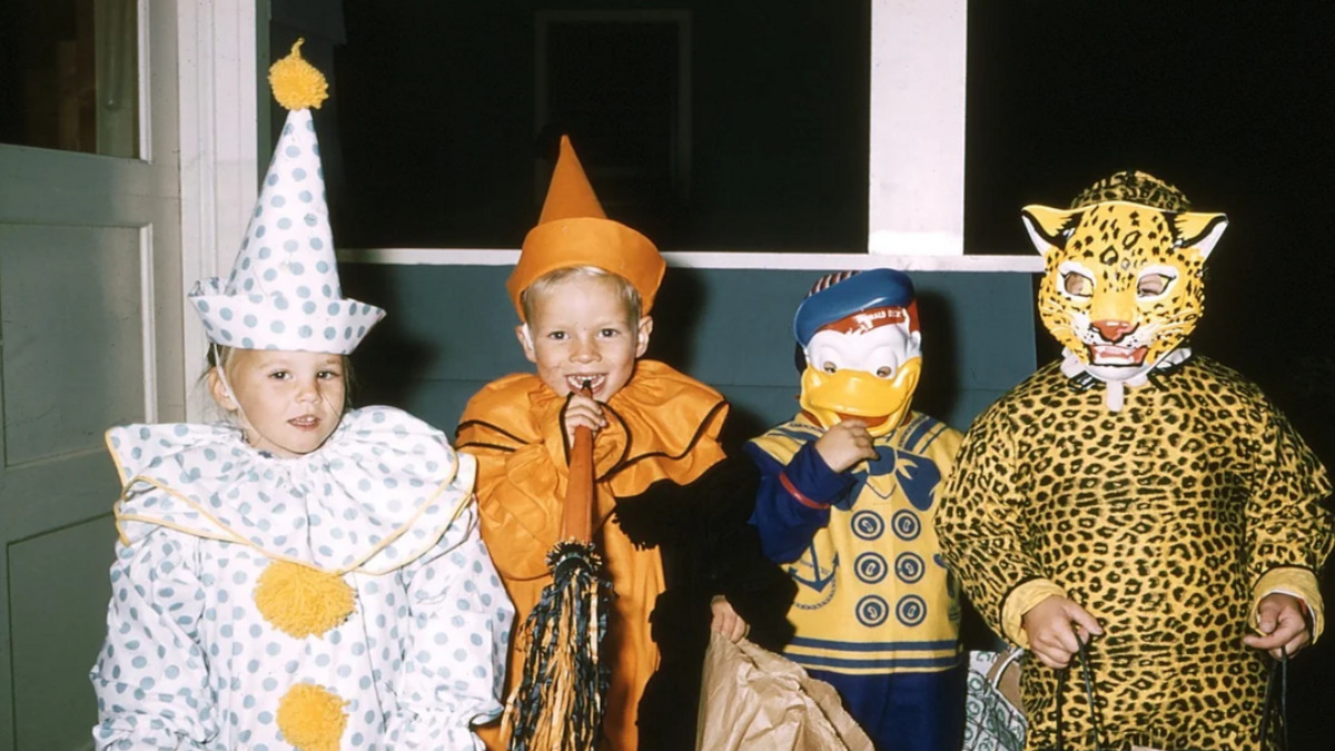 17 vintage holiday photos that show how weird the season used to be