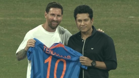 Cinema: Sachin Tendulkar and Lionel Messi’s iconic meeting - Wankhede ...