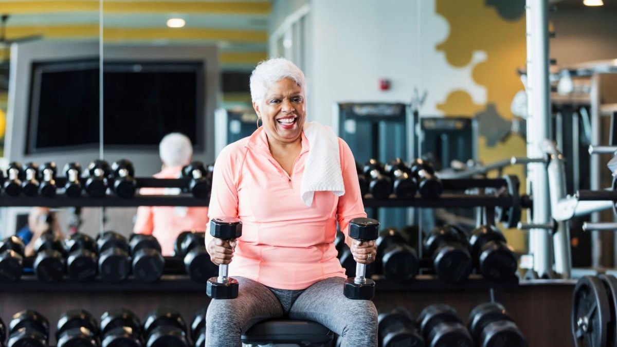 7 dangerous gym mistakes seniors must stop immediately to build ...