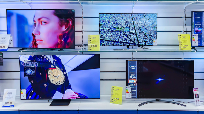 Do smart TVs come with a built-in antenna?