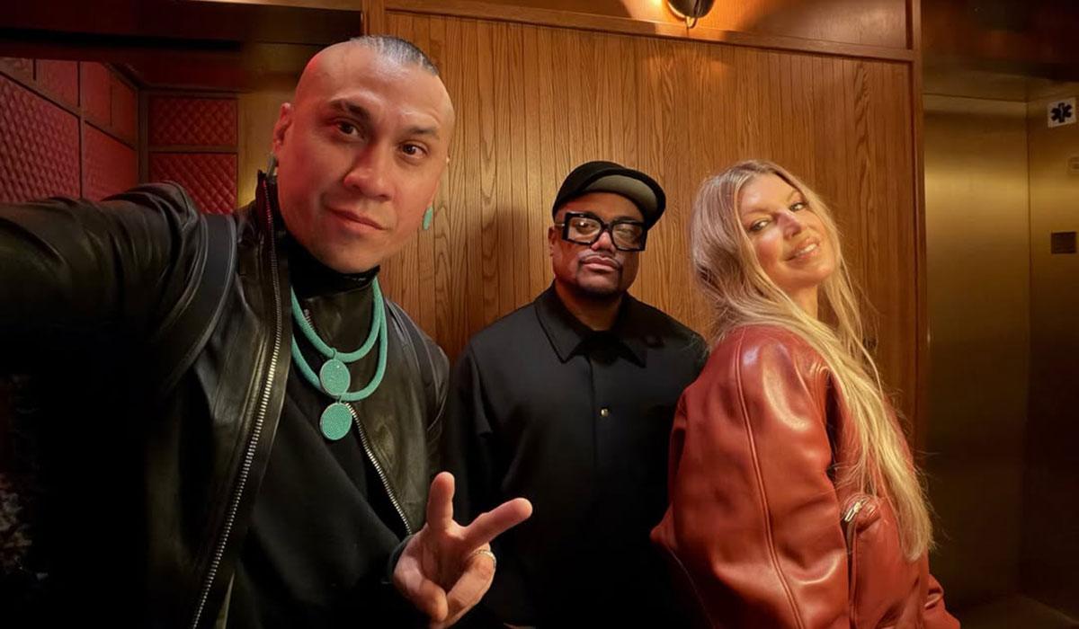 Fans go wild as Fergie links up with Black Eyed Peas