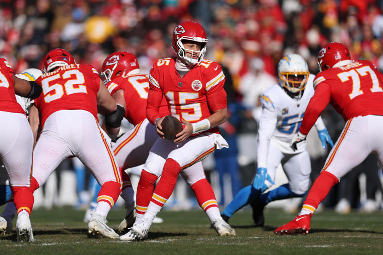 Chiefs vs. Chargers: Mahomes scrambles for KC's first score in Week 15
