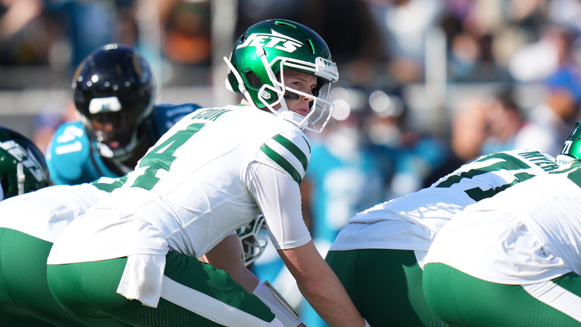 Brady Cook's first NFL TD pass cuts Jaguars lead to 14-7