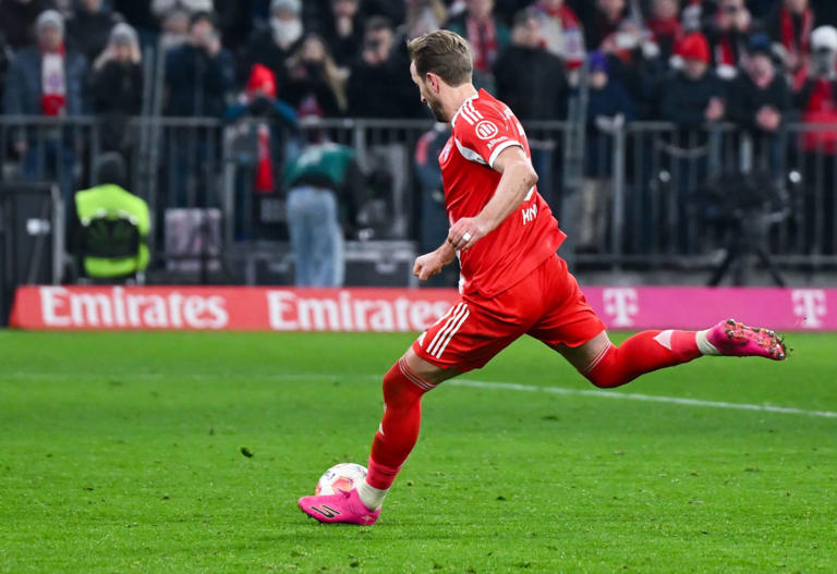 Kane rescues Bayern in Mainz draw, Dortmund held, Stuttgart win