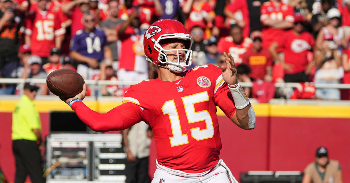 Patrick Mahomes injury update: Chiefs QB goes down in pain, exits game ...