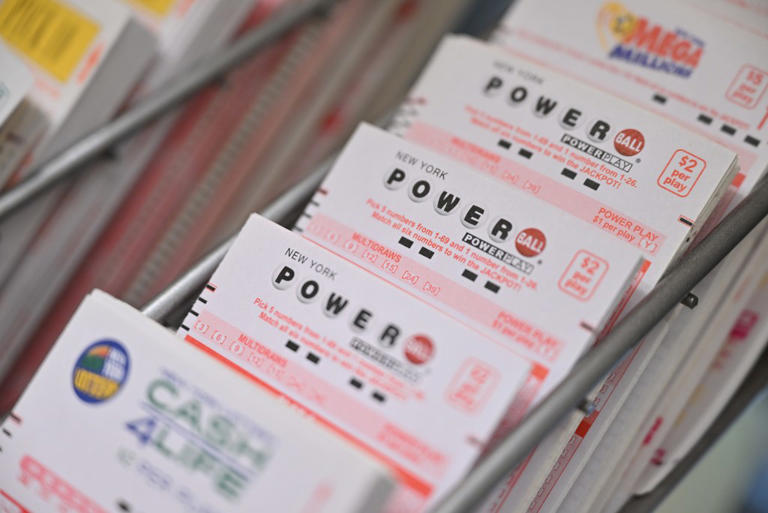 Here are the odds of winning $1.1B Powerball jackpot