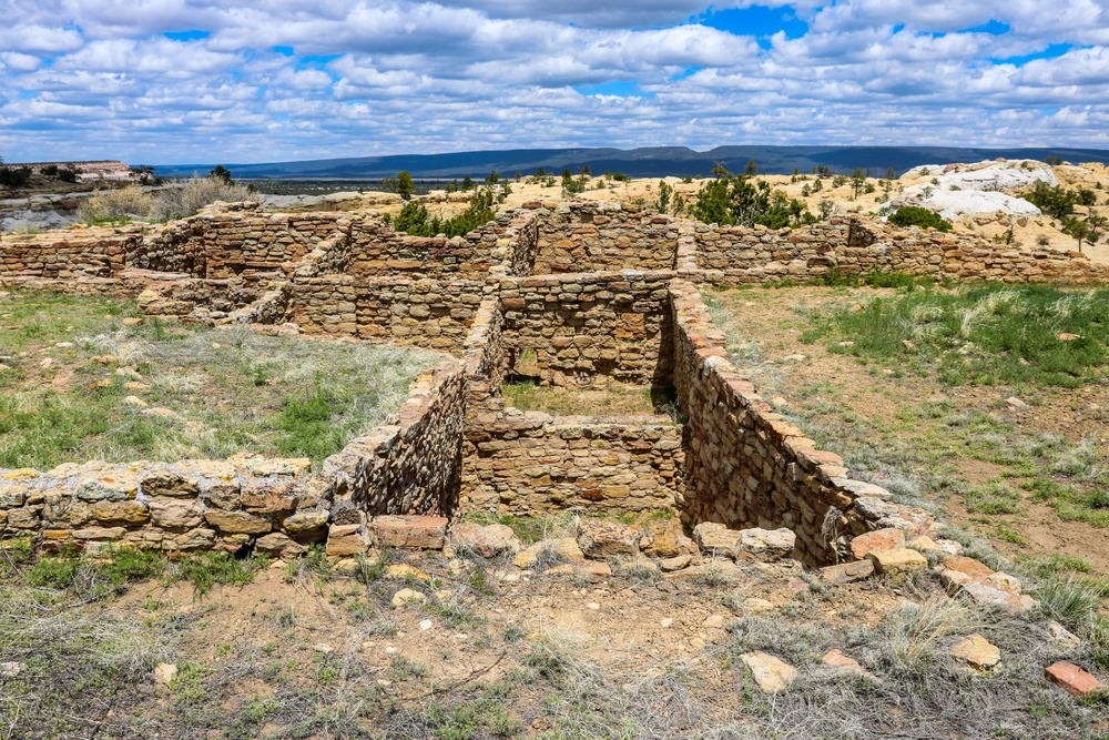 This ancient New Mexico cliff holds 2,000 messages from Puebloans ...
