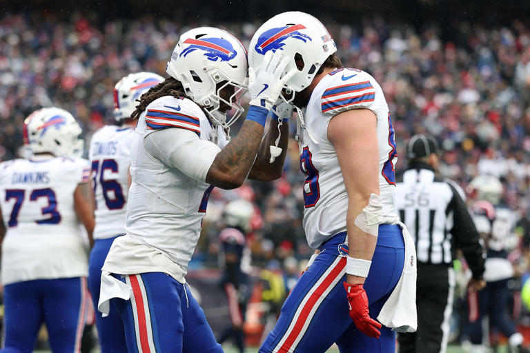 Josh Allen and Buffalo complete comeback win. Bills vs. Patriots score ...