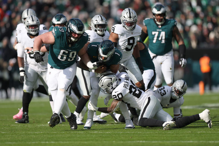 Eagles vs. Raiders: Third quarter score updates