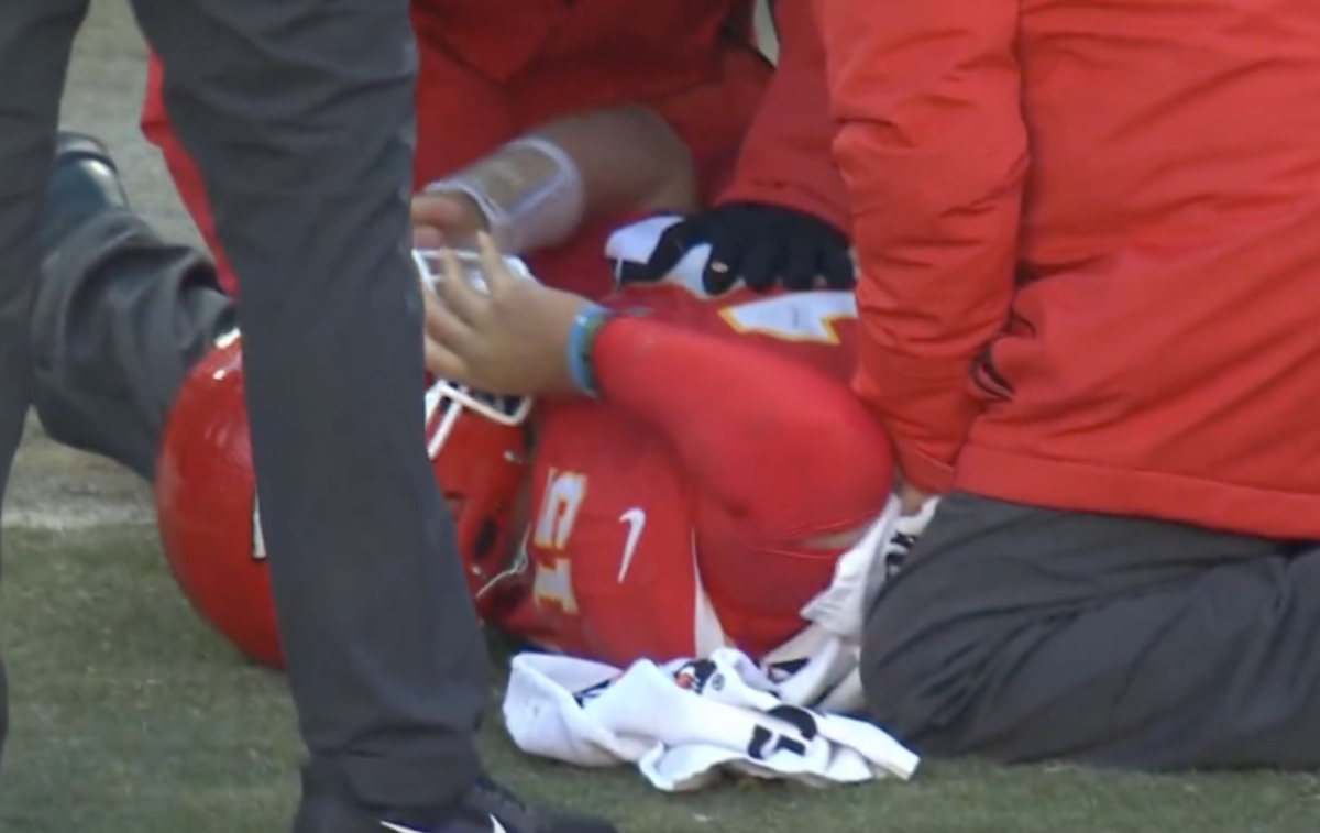Video of Patrick Mahomes' knee injury is hard to watch