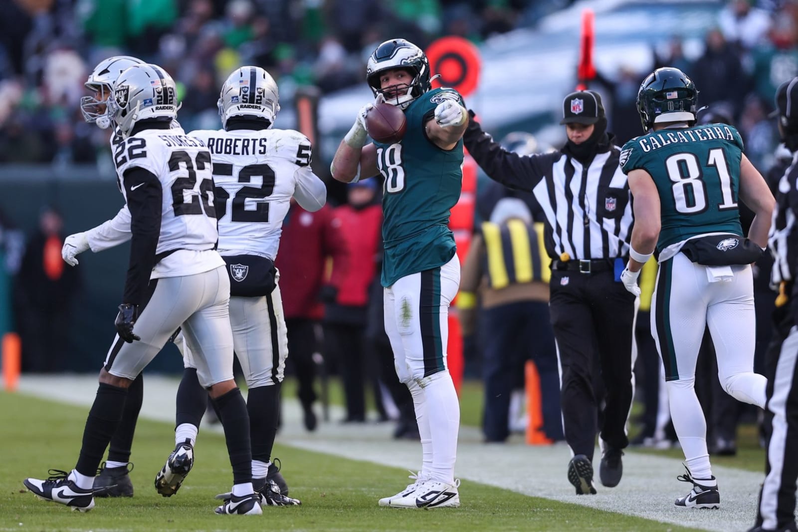 Nothing goes right for hapless Raiders in blowout loss to Eagles