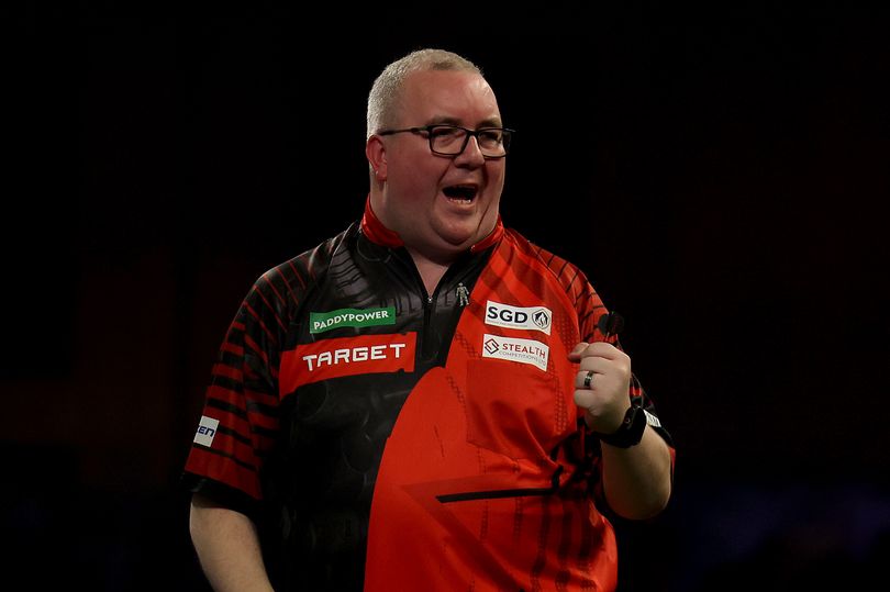 Stephen Bunting survives major World Championship upset despite ...