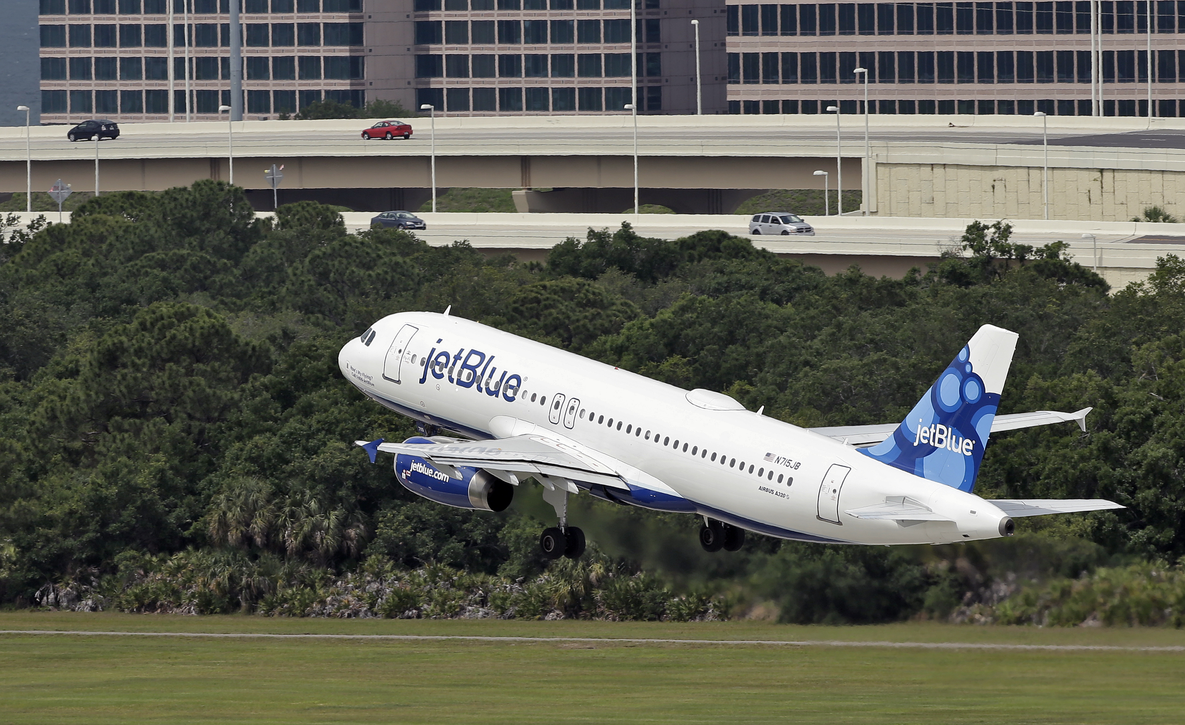 JetBlue flight near Venezuela avoids 'midair collision' with US tanker