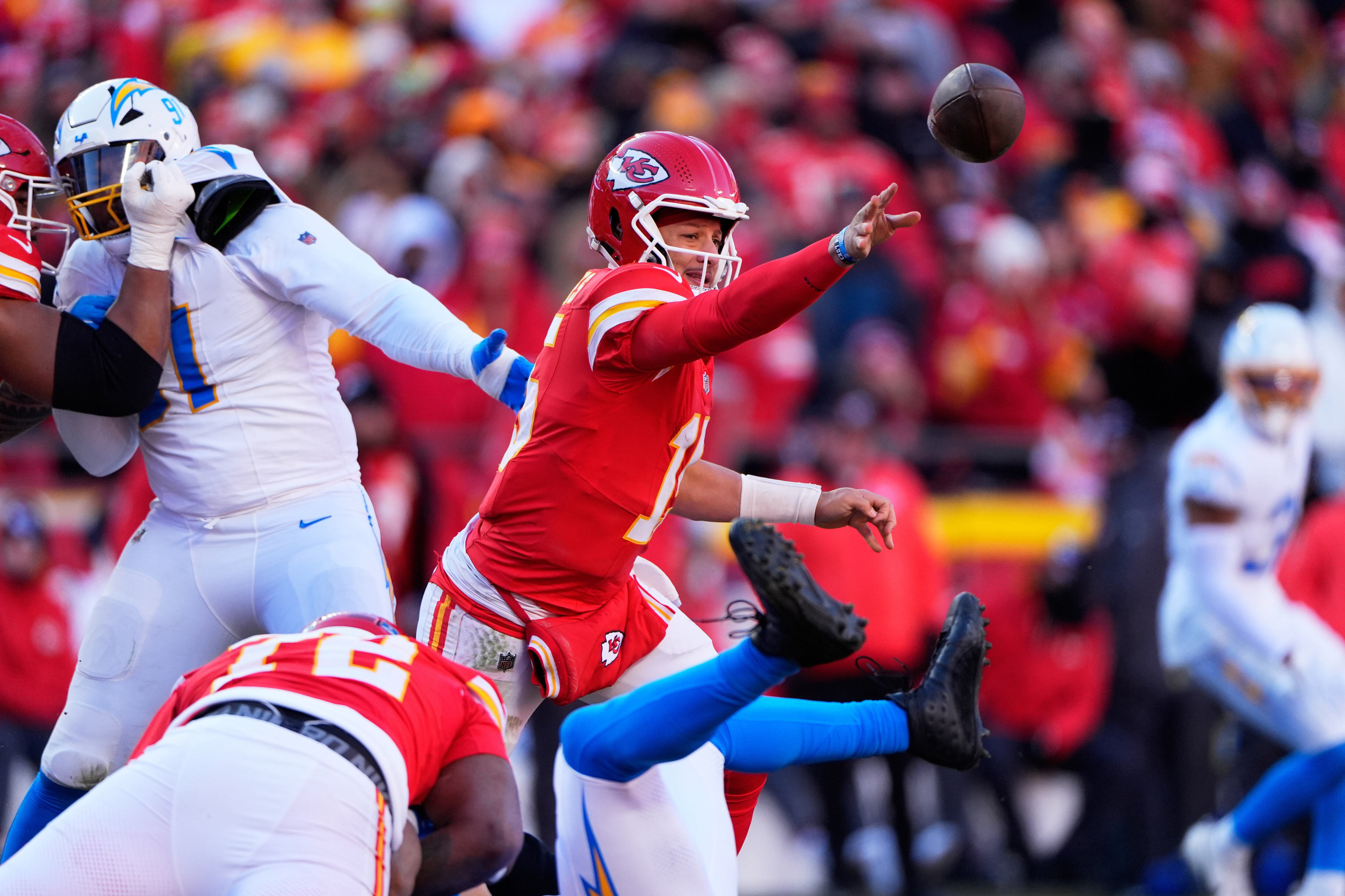 Chiefs aim to finish strong, with no playoff hopes and no Mahomes ...