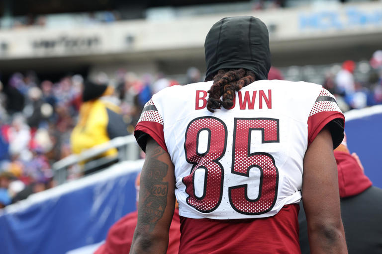 Commanders WR Noah Brown leaves Week 15 game vs. Giants with injury